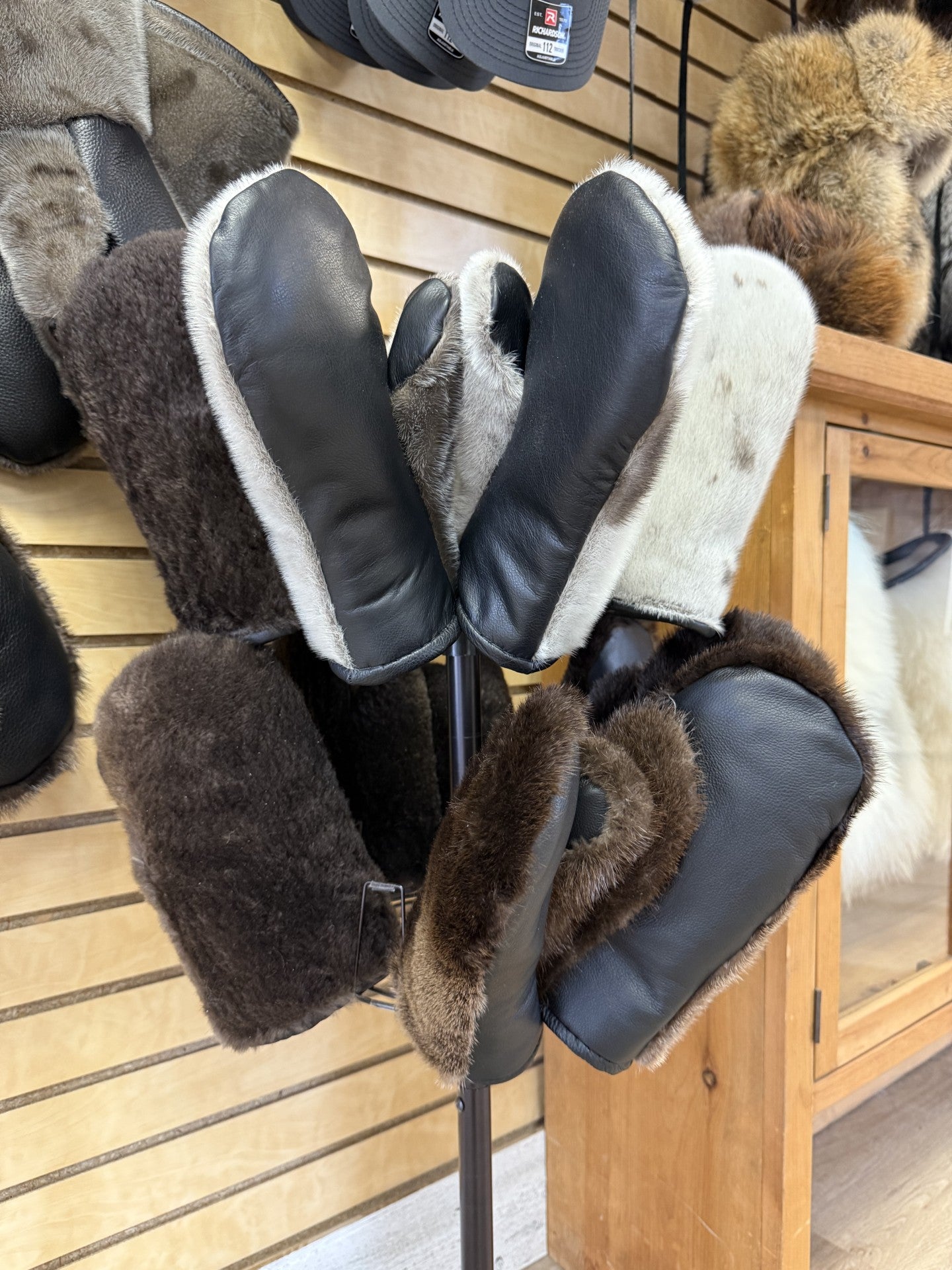 Short Cuff Mittens – Fur The North